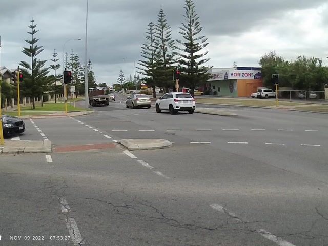 3 Red light runners - UpRide.cc - Make Cycling Safer