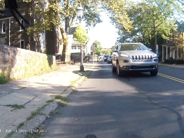 Considerate Driver vs Idiot - UpRide.cc - Make Cycling Safer