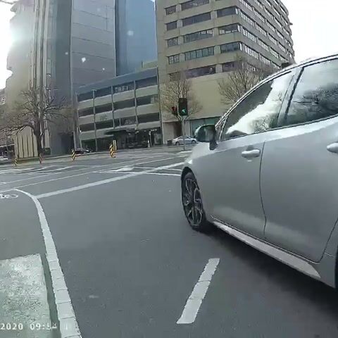 Near left hook on Melbourne’s infamous ‘Roundabout of Death’ - UpRide ...