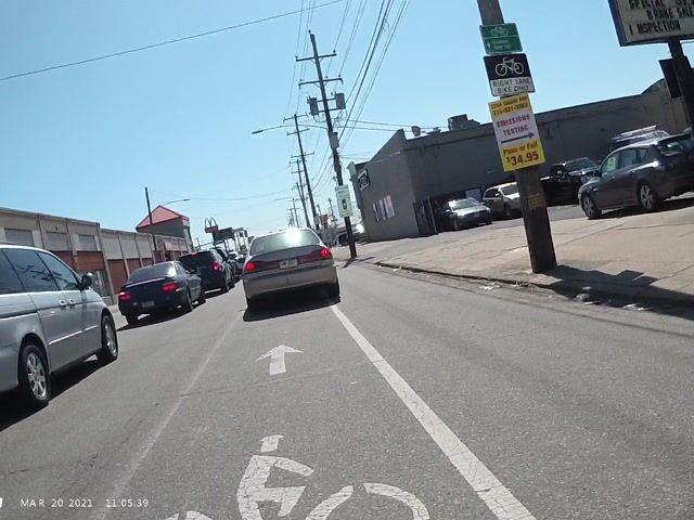 Bad road. no bike lane respect - UpRide.cc - Make Cycling Safer